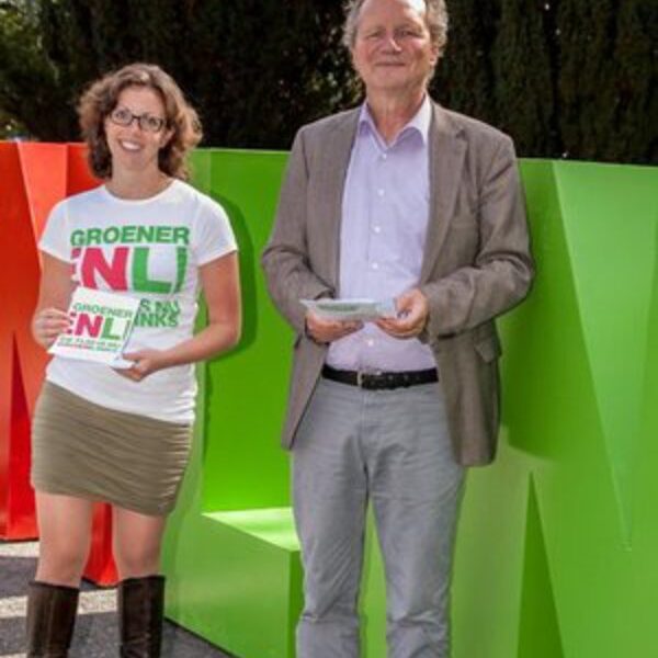 GroenLinks-leider Van Ojik vist naar plastic in Leiden | Sleutelstad