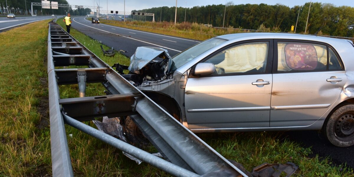 Vrouw valt in slaap achter het stuur op A4 | Sleutelstad