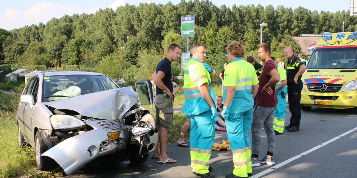 Auto in de kreukels op Persant Snoepweg | Sleutelstad