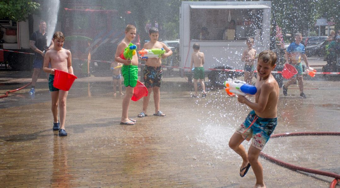 Water 'gevecht' in centrum van Voorschoten | Sleutelstad