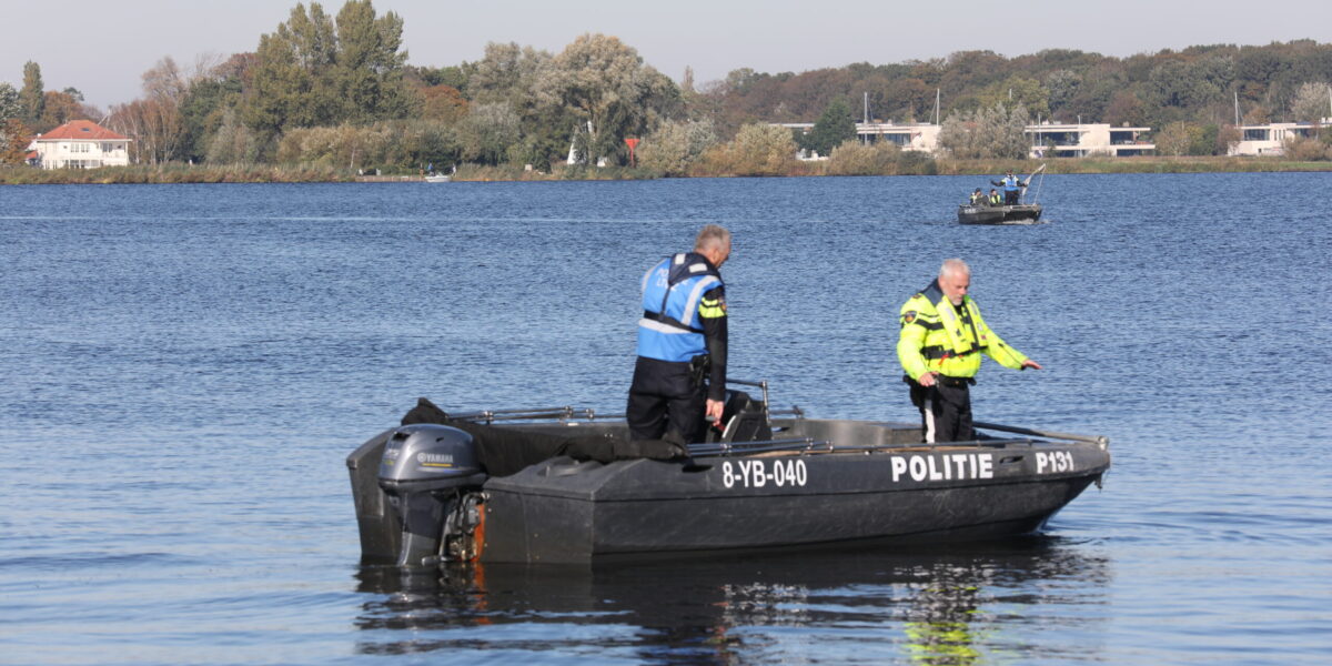 Politie met sonarboten op zoek naar vermiste persoon in 't Joppe ...