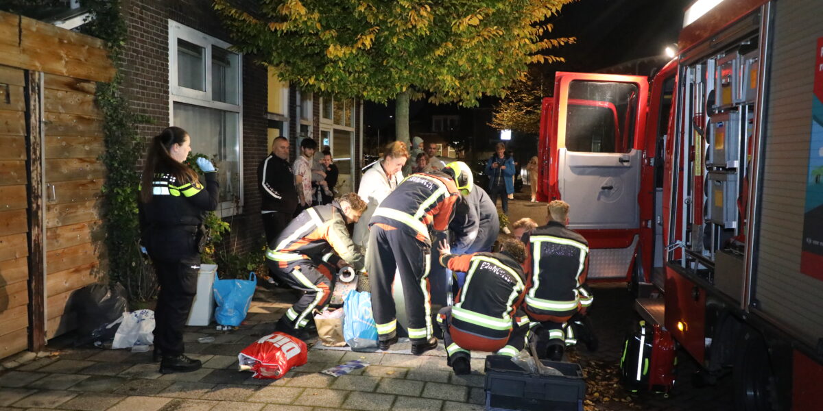 Brandweer bevrijdt beknelde jongen van afvalcontainer | Sleutelstad