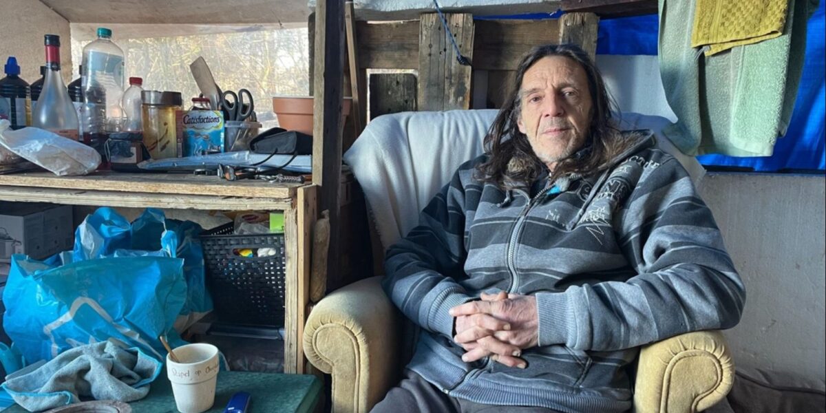 Roberto heeft geen inkomen, maar woont als koning aan Valkenburgse Meer ...