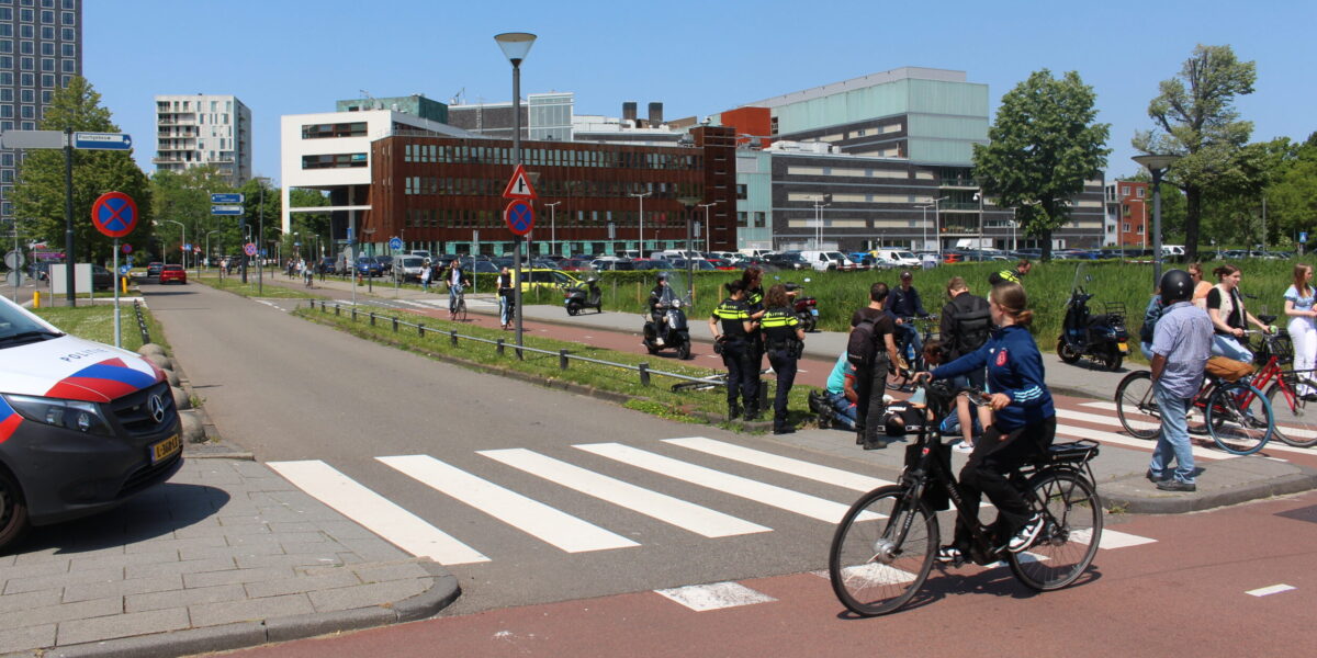 Fietser gewond bij aanrijding voor ingang LUMC | Sleutelstad