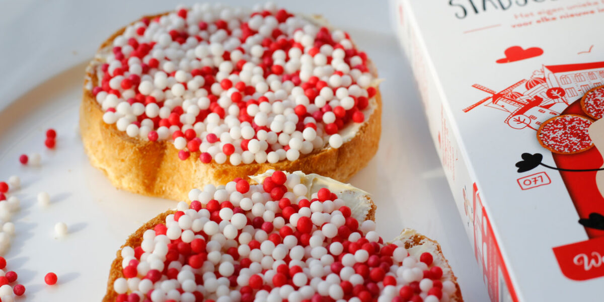 Leids beschuit met muisjes zien levenslicht | Sleutelstad