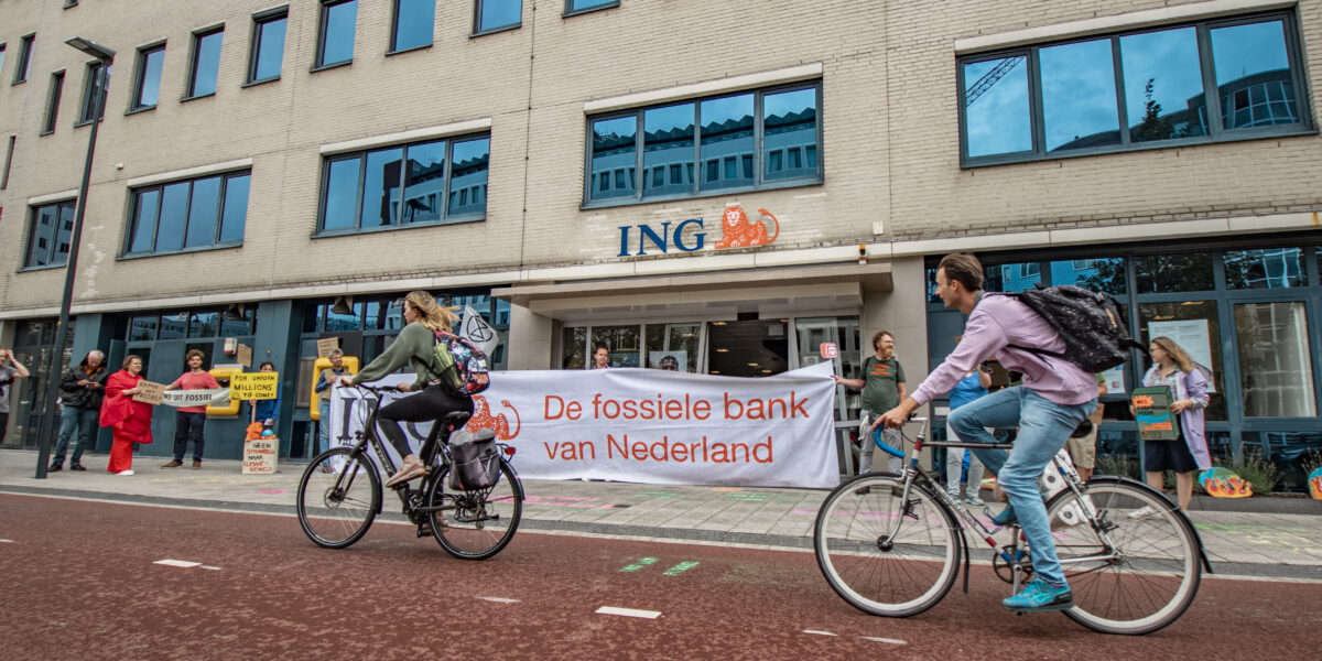 Klimaatprotest Extinction Rebellion bij ING Bank: '5 voor 12' | Sleutelstad