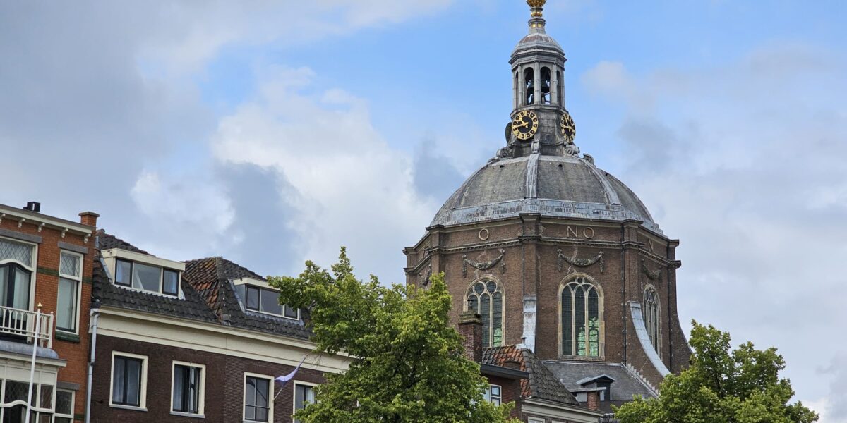 Klokken luiden in Leiden als eerbetoon aan slachtoffer steekpartij ... Klokken luiden in Leiden als eerbetoon aan slachtoffer steekpartij ...