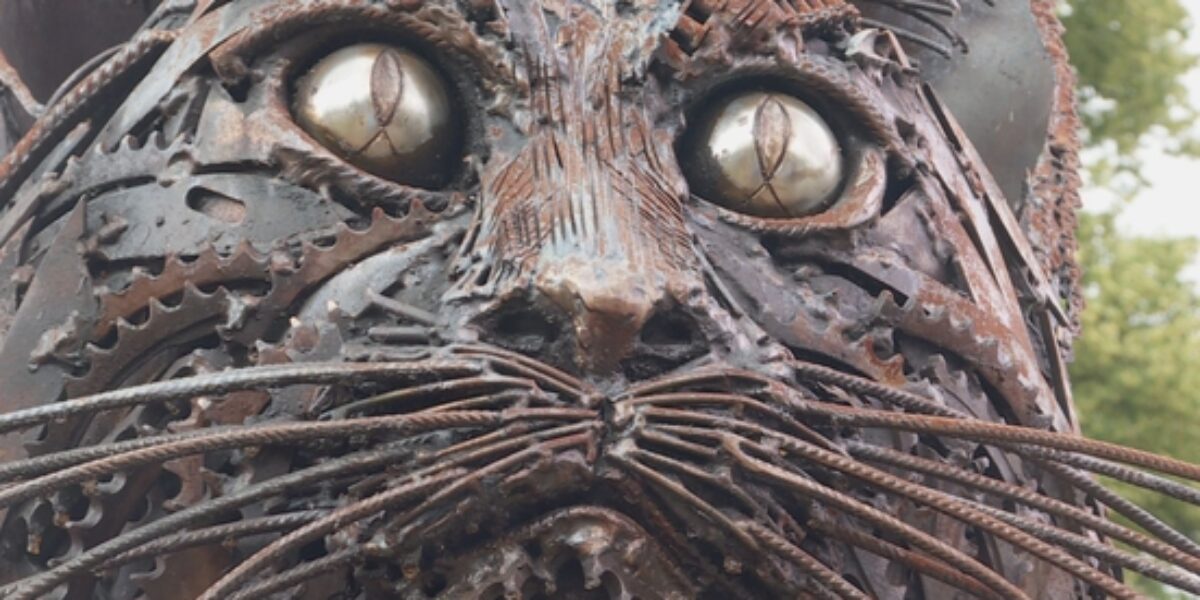 Kunstenaar Patrick Visser maakt kat van 2.000 kilo oude metalen ...