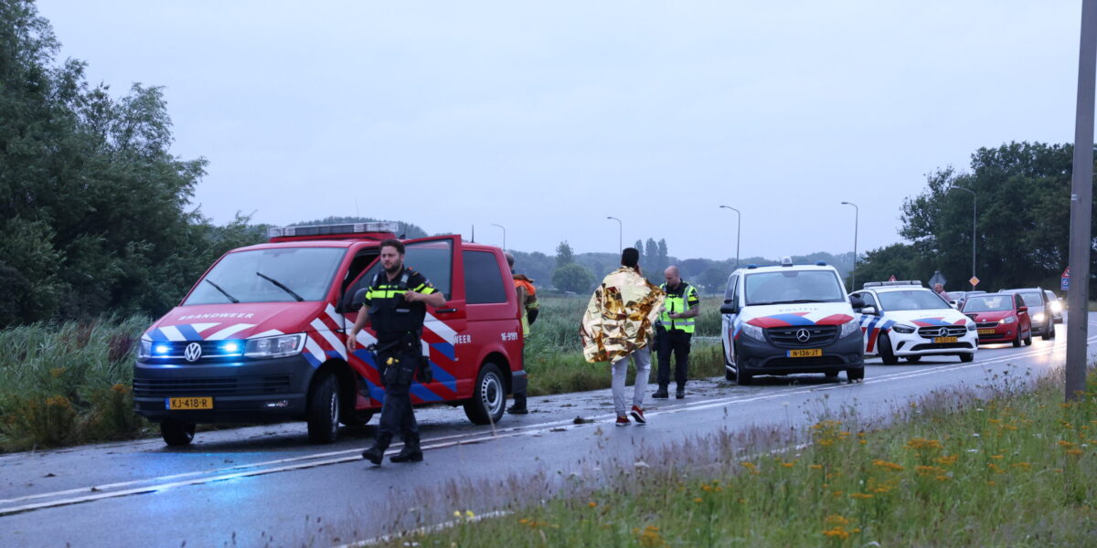 Auto rijdt water in langs Katwijkseweg | Sleutelstad