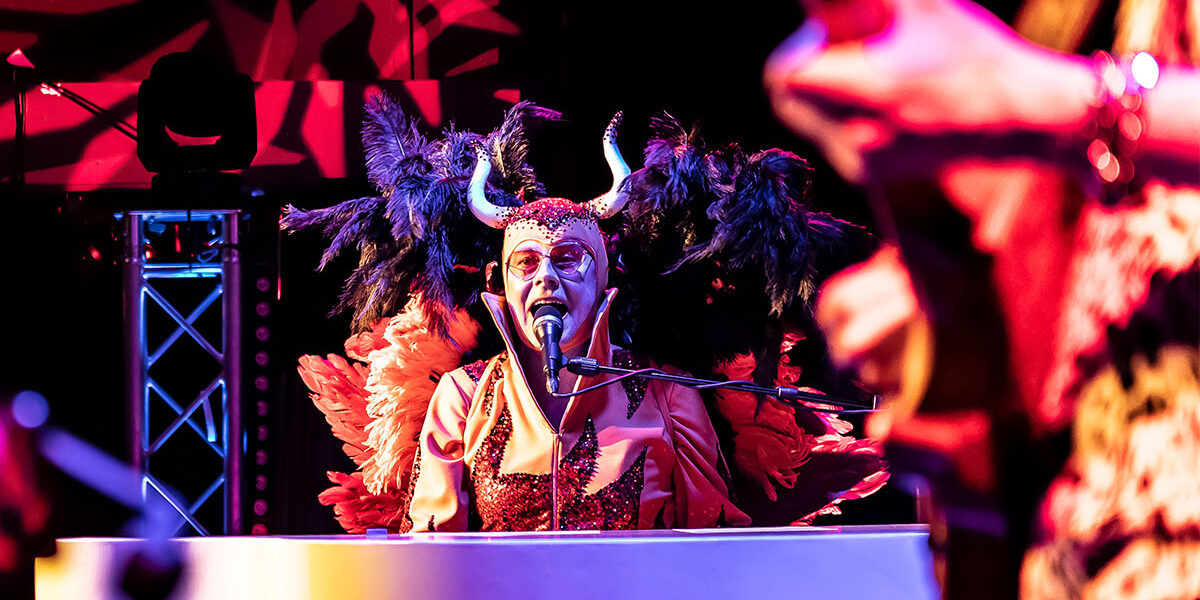 Rocket Guy speelt liedjes van Elton John | Sleutelstad