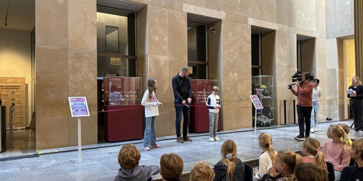 Daniël Ponsen uit Voorschoten exposeert minifiguren in het RMO ...