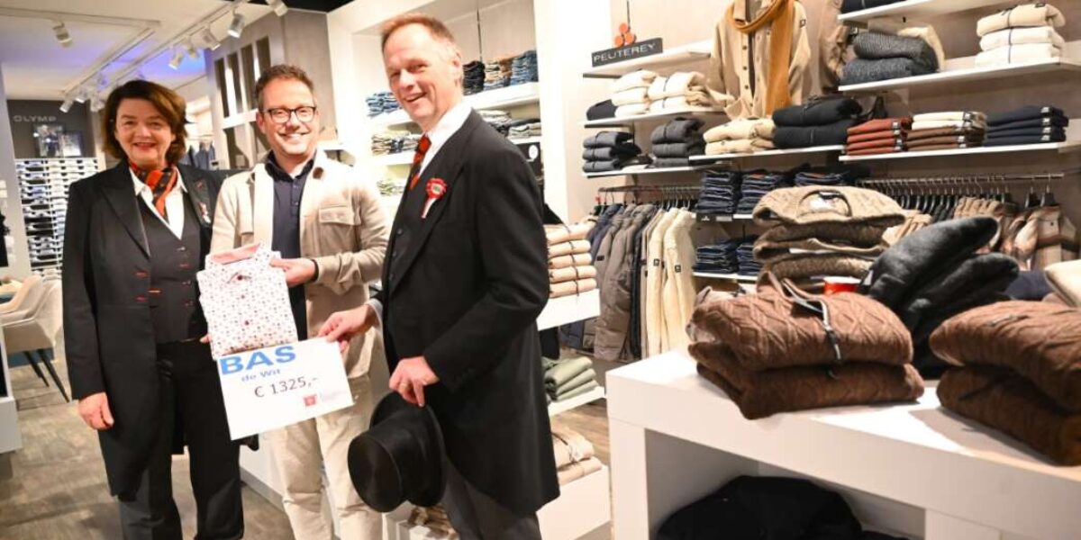 Bas de Wit mode schenkt 1325 euro voor Minikoraal | Sleutelstad