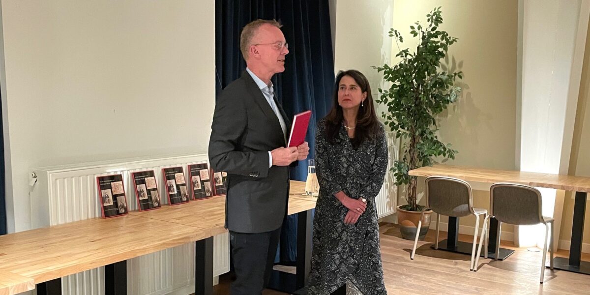 Jan Rezelman schreef boek over Japanse vrijmetselaars in Leiden ...