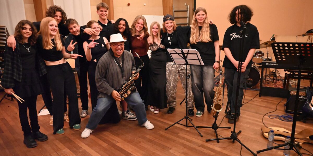 Chazzy Green geeft muziek workshop bij Marecollege | Sleutelstad