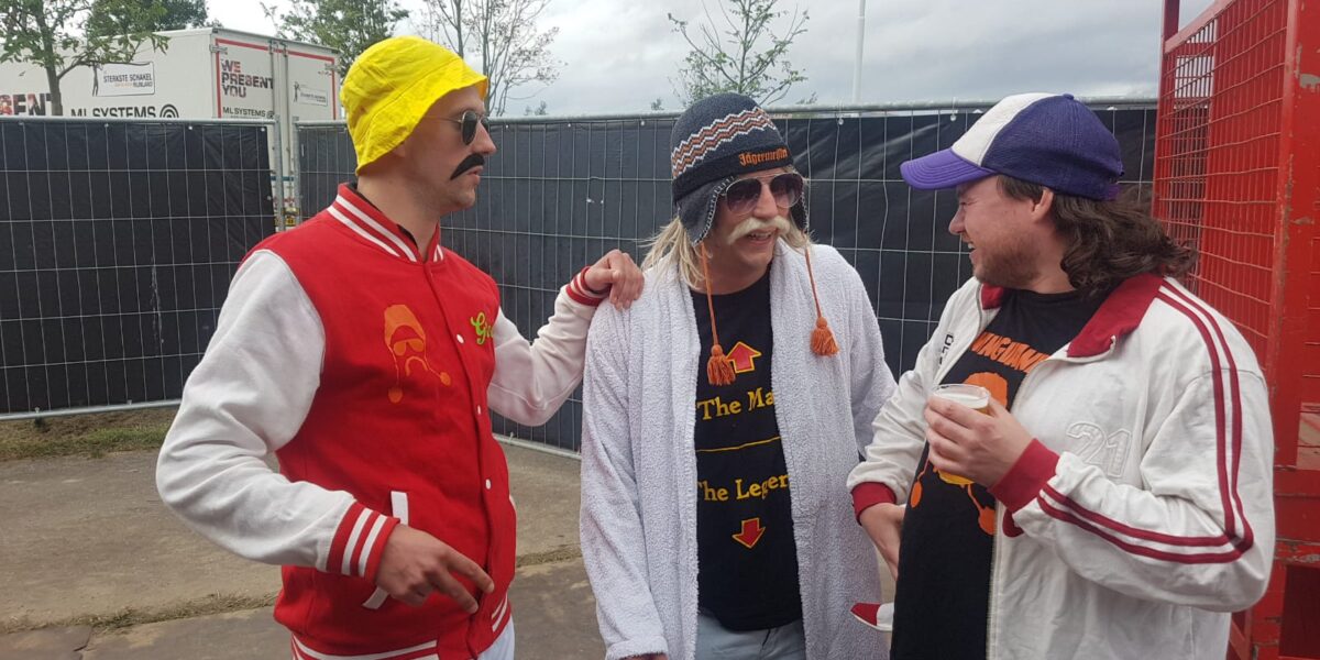 Barry Badpak terug met een nieuwe 'zomerhit': Zon zakt in de zee ...