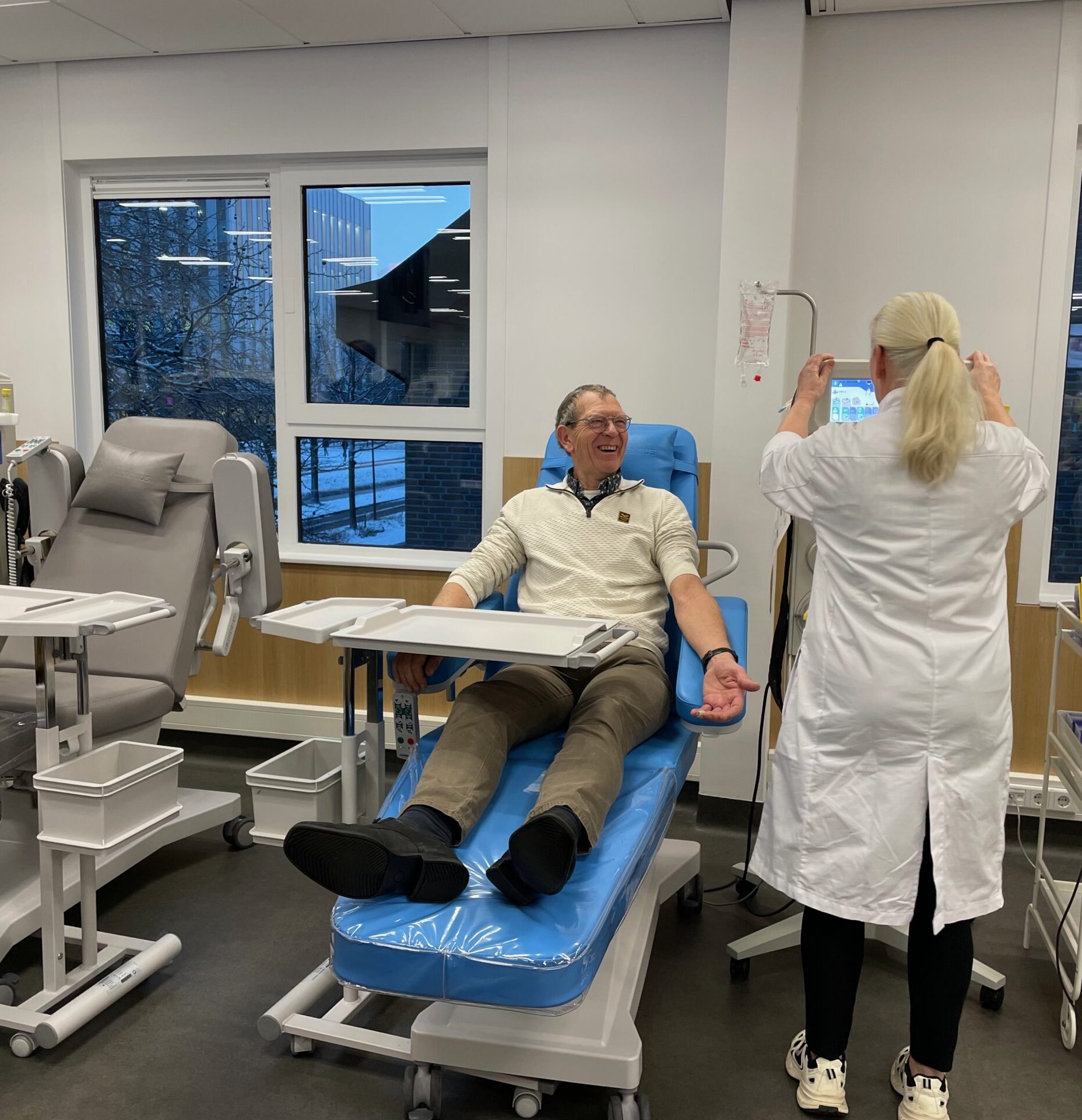 Hennie Meijer doneert voor de vijfhonderdste keer: 'mensen helpen is ...