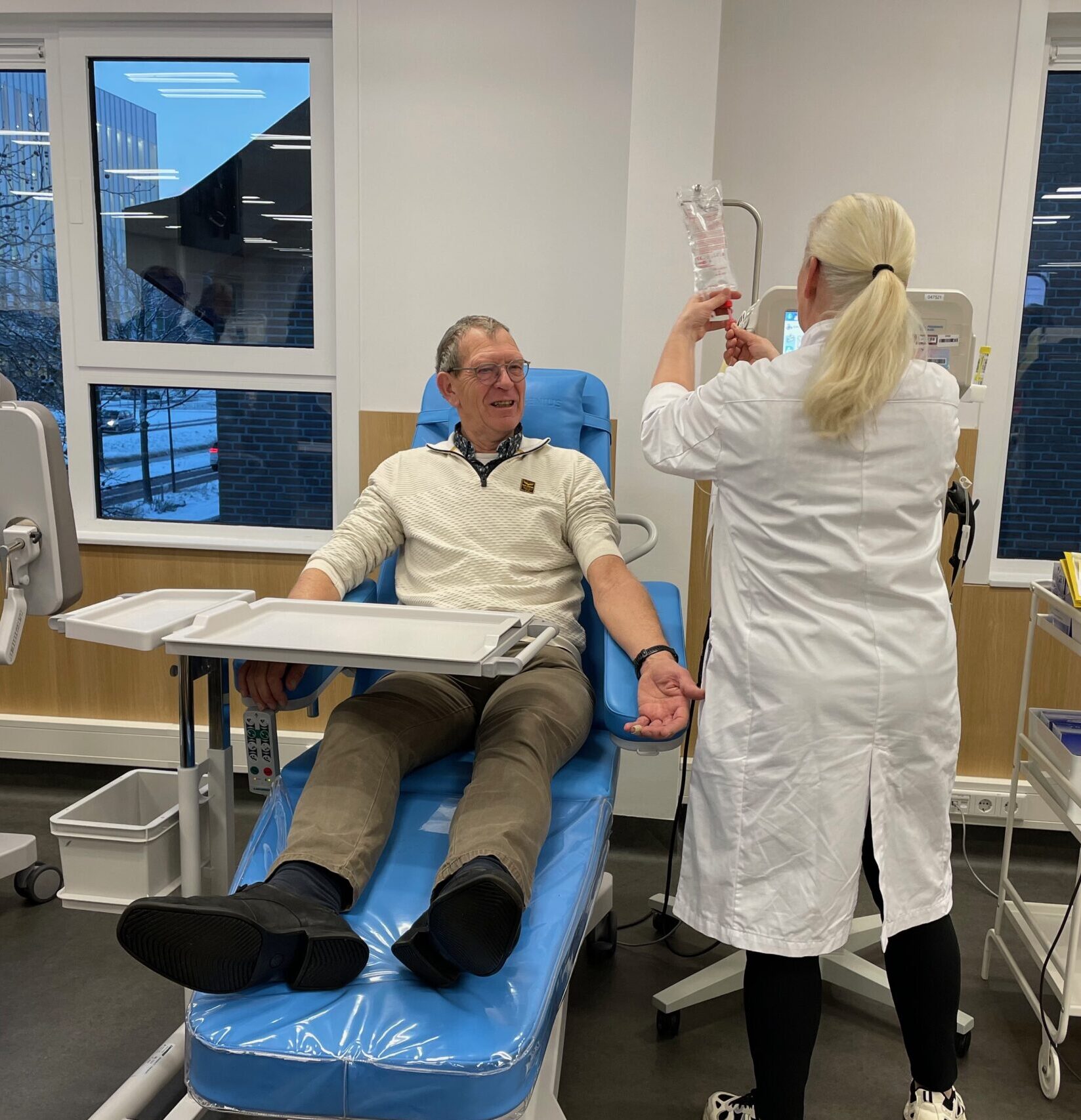 Hennie Meijer doneert voor de vijfhonderdste keer: 'mensen helpen is ...